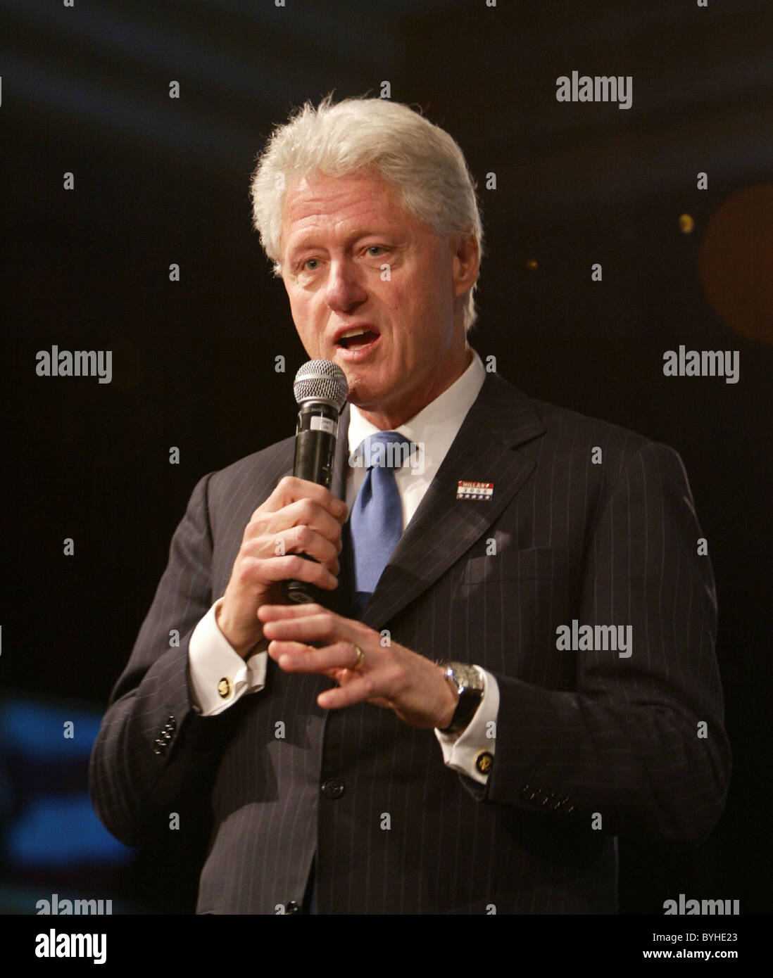 Former President Bill Clinton introduces his wife and presidential ...