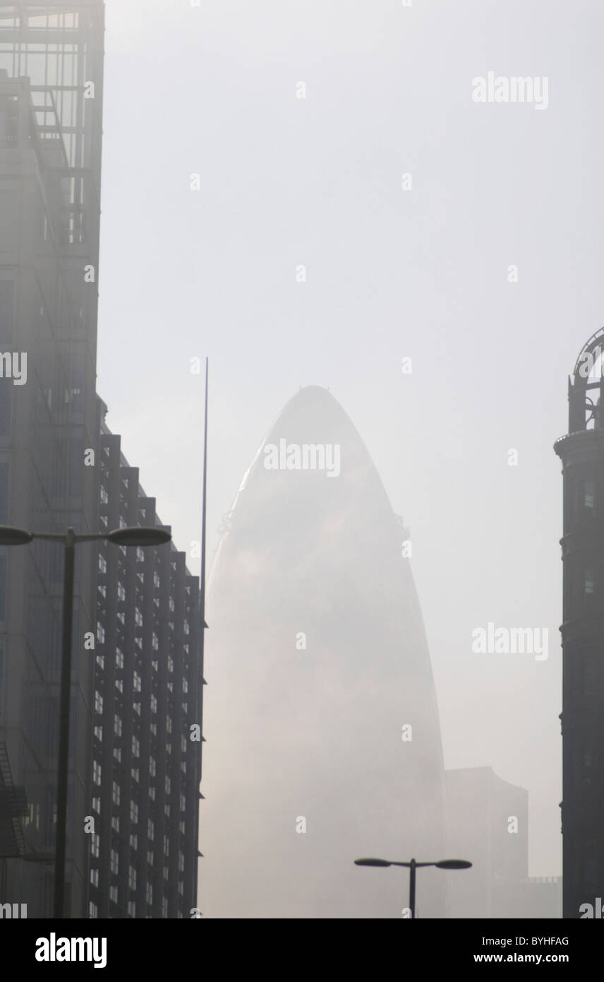 Finance district london and fog hi-res stock photography and images - Alamy