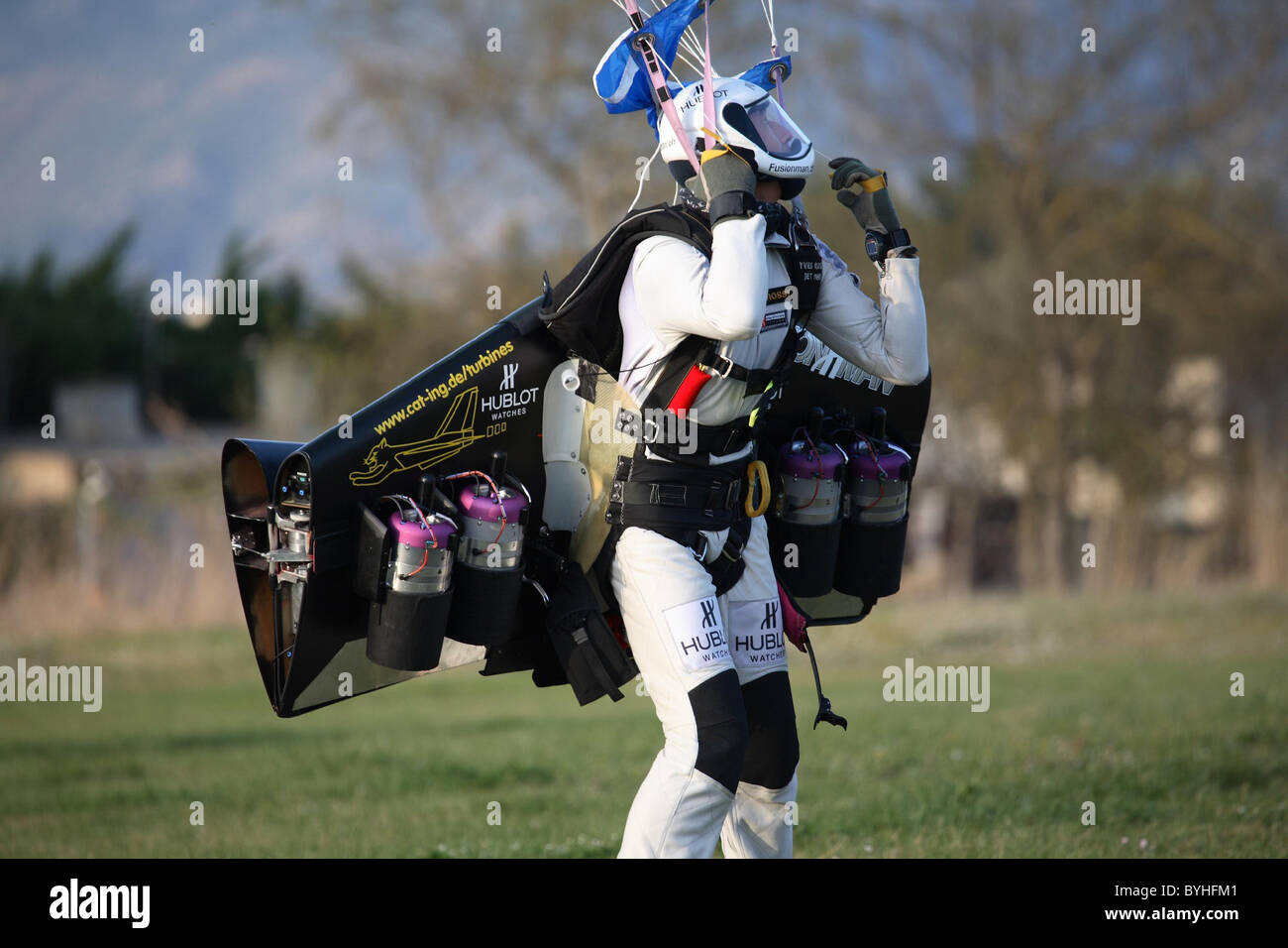 JET MAN: SOARING NEW HEIGHTS! A Swiss pilot has turned himself into a ...