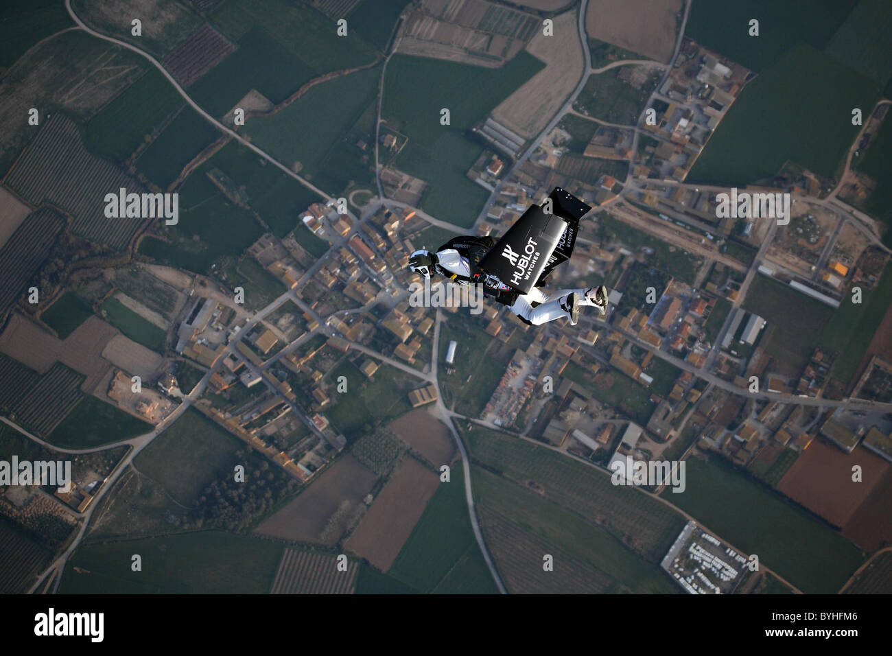 JET MAN: SOARING NEW HEIGHTS! A Swiss pilot has turned himself into a ...