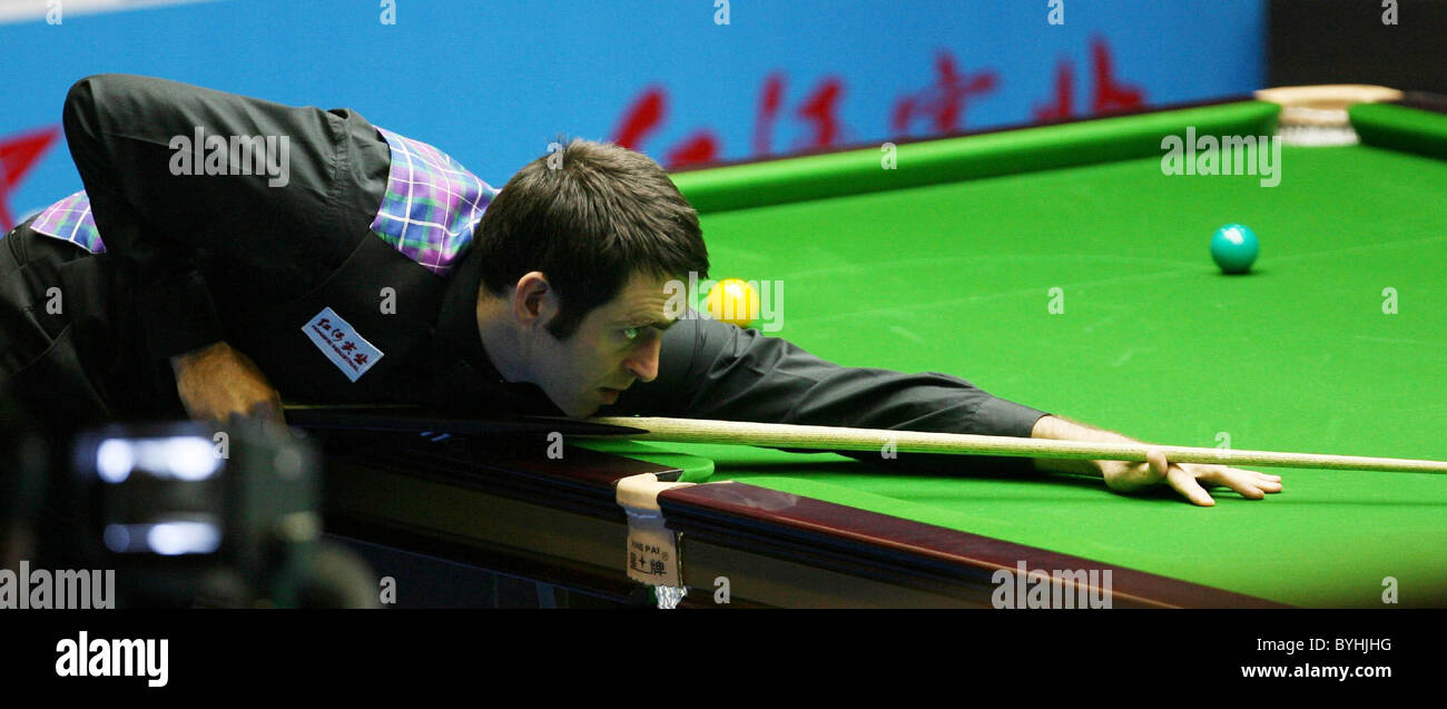 Ronnie O'Sullivan competes in the 2007 World Snooker China Open (held ...