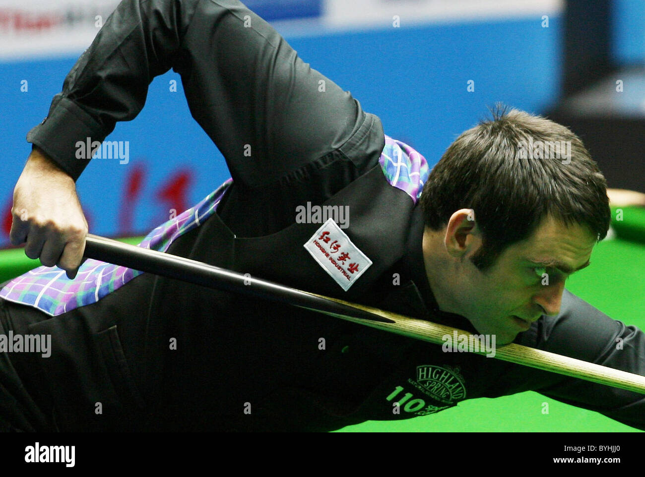 Ronnie O'Sullivan competes in the 2007 World Snooker China Open (held ...