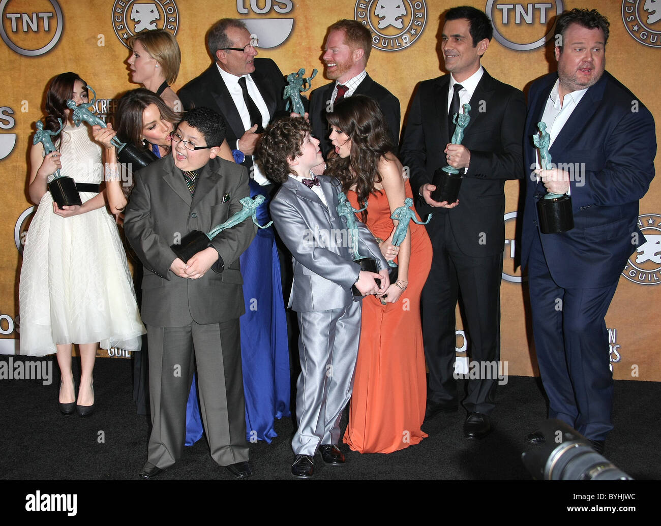 ARIEL WINTER JULIE BOWEN SOFIA VERGARA JESSE TYLER FERGUSON ERIC ...