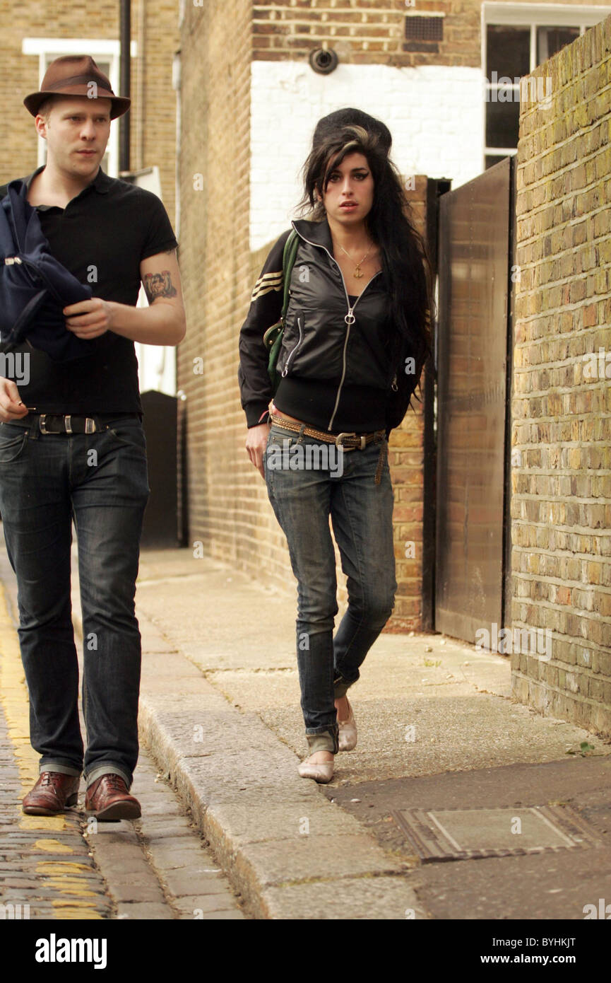 Amy Winehouse and Alex Jones-Donelly out walking near her home London ...