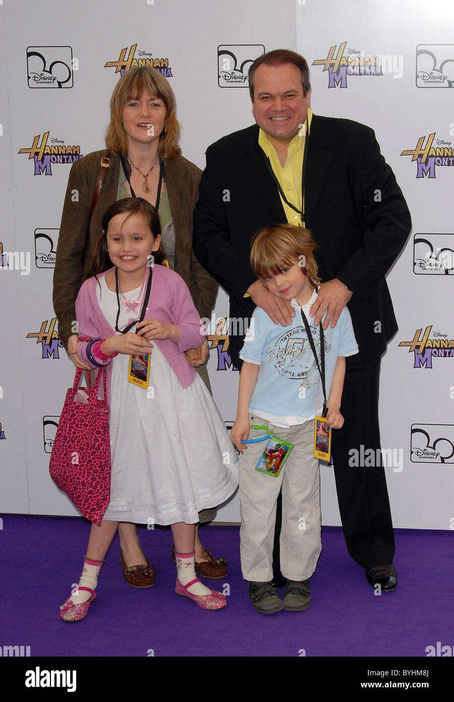 Shaun Williamson and family Disney's new TV special 'Hannah Montana ...