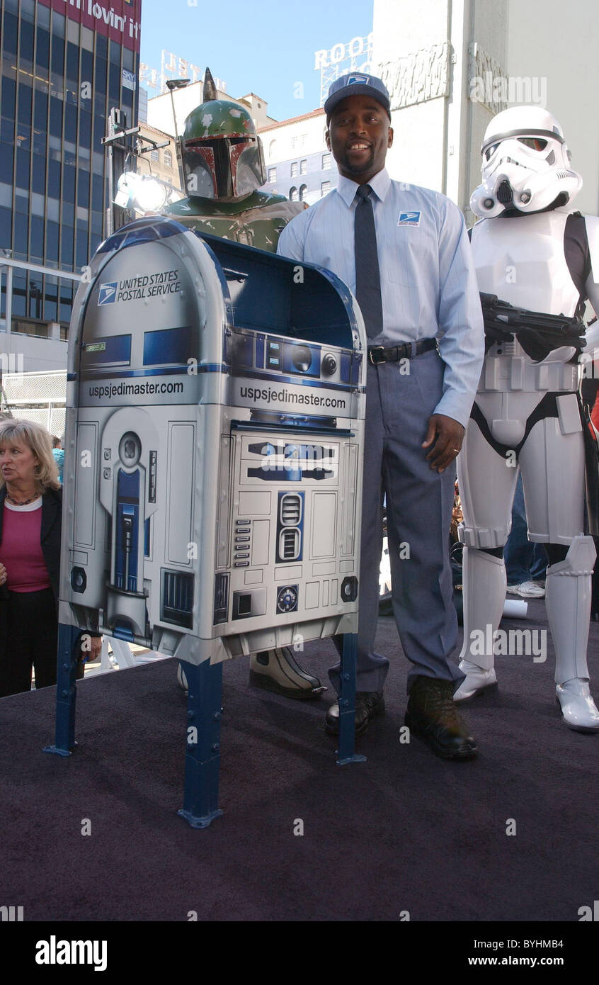 Star Wars Mailbox in the shape of R2-D2 United States Post Office ...