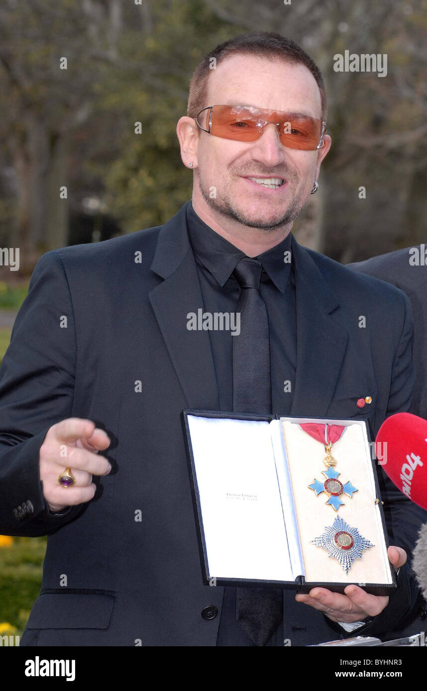 British Ambassador to Ireland David Reddaway confers an honorary ...