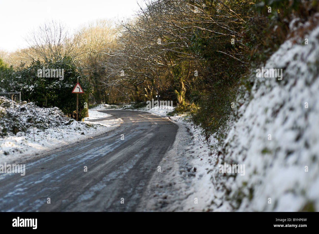 The snowy lanes of Carbis Bay in Cornwall after a winter snow shower ...