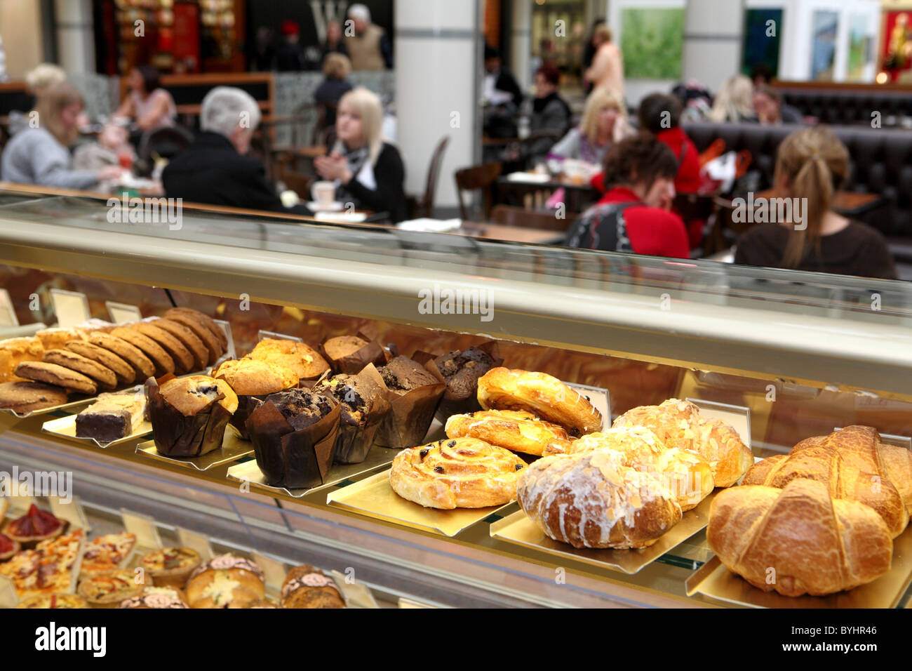 Cafe in shopping mall Stock Photo - Alamy