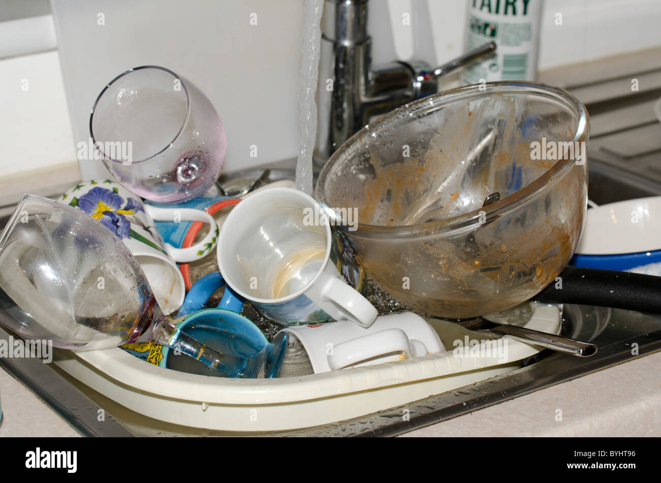 Greasy dishes sink hi-res stock photography and images - Alamy