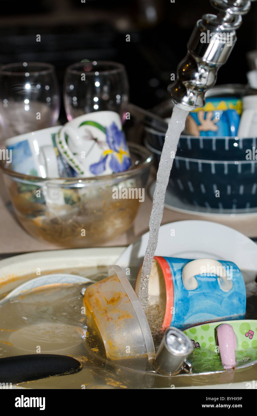 Sink full of dirty dishes hi-res stock photography and images - Alamy