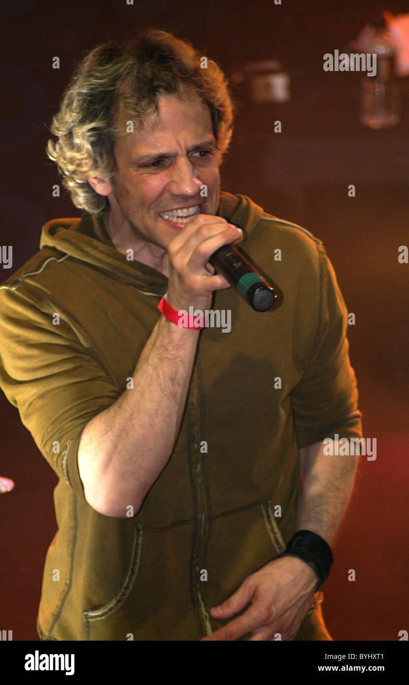 Gary Cherone 80's glam rock band Extreme climbed up on stage and ...