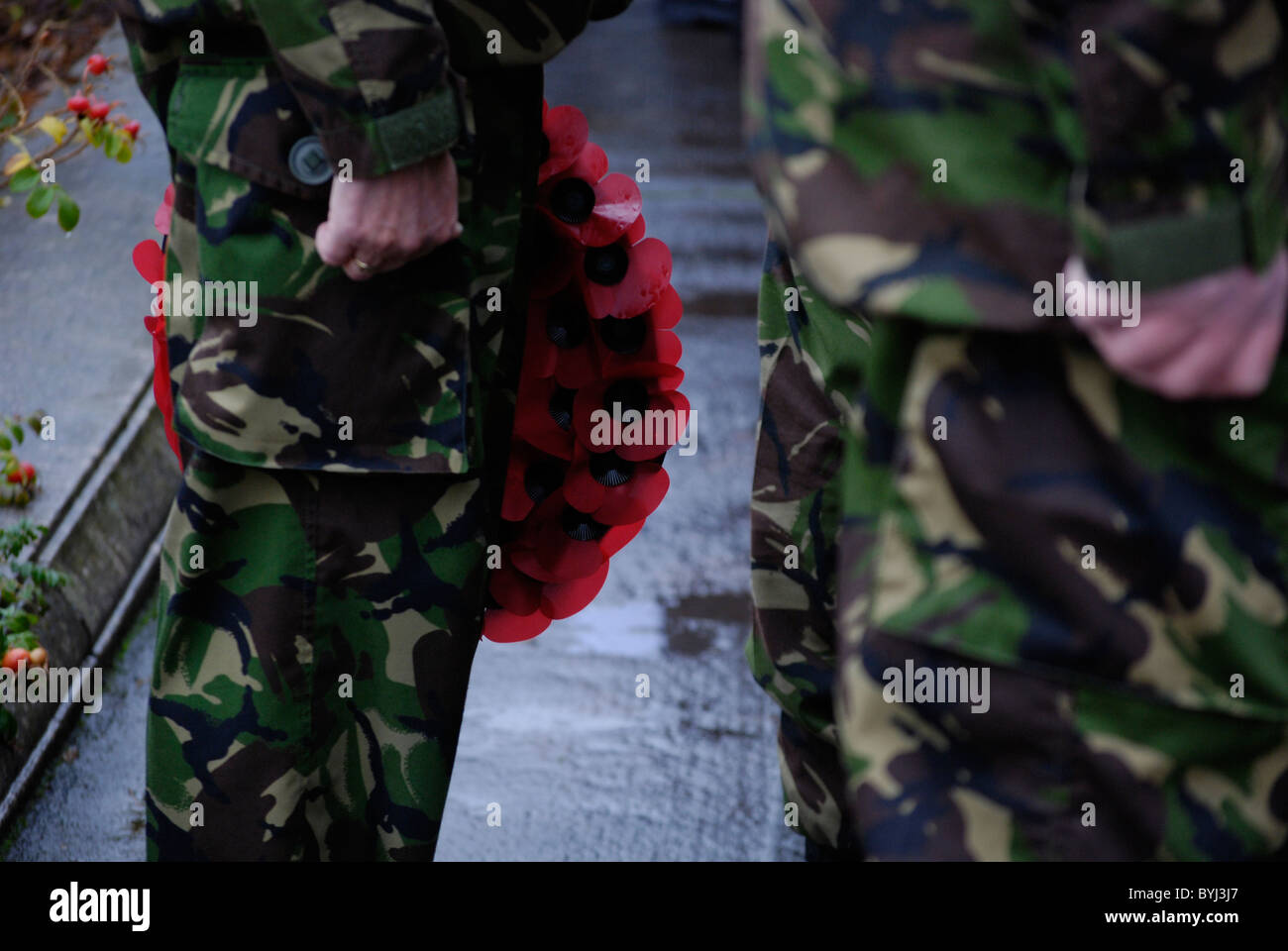 Soldiers at Remembrance Sunday service holding a poppy wreath Stock ...