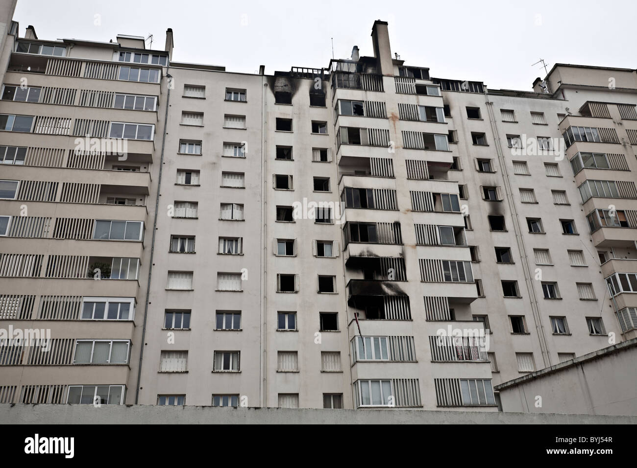 Damage residential building hi-res stock photography and images - Alamy
