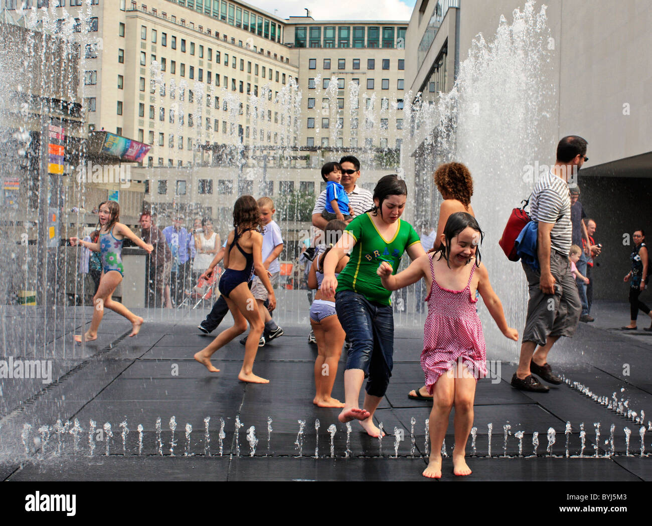 London Southbank, summer fountain Stock Photo - Alamy