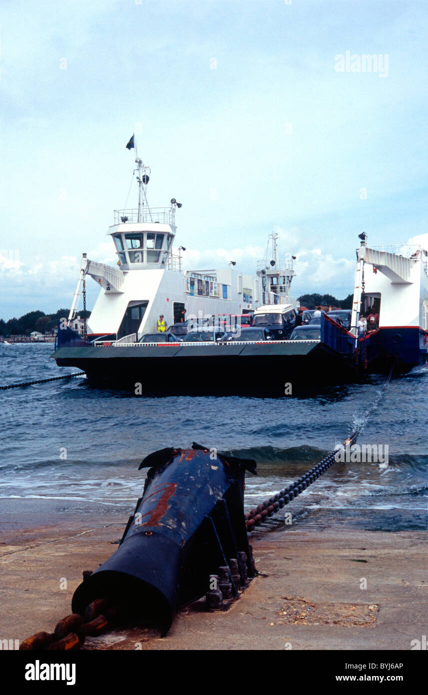 Sandbanks Chain Ferry approaching Shell Bay, Poole, Dorset, showing one ...