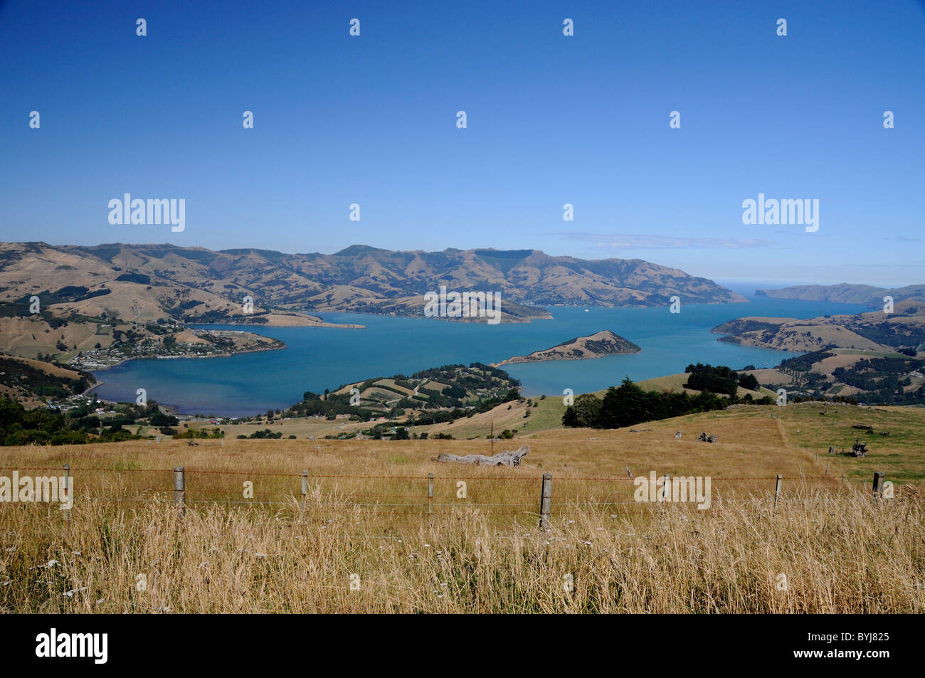 On the road to akaroa on the road to akaroa hi-res stock photography ...