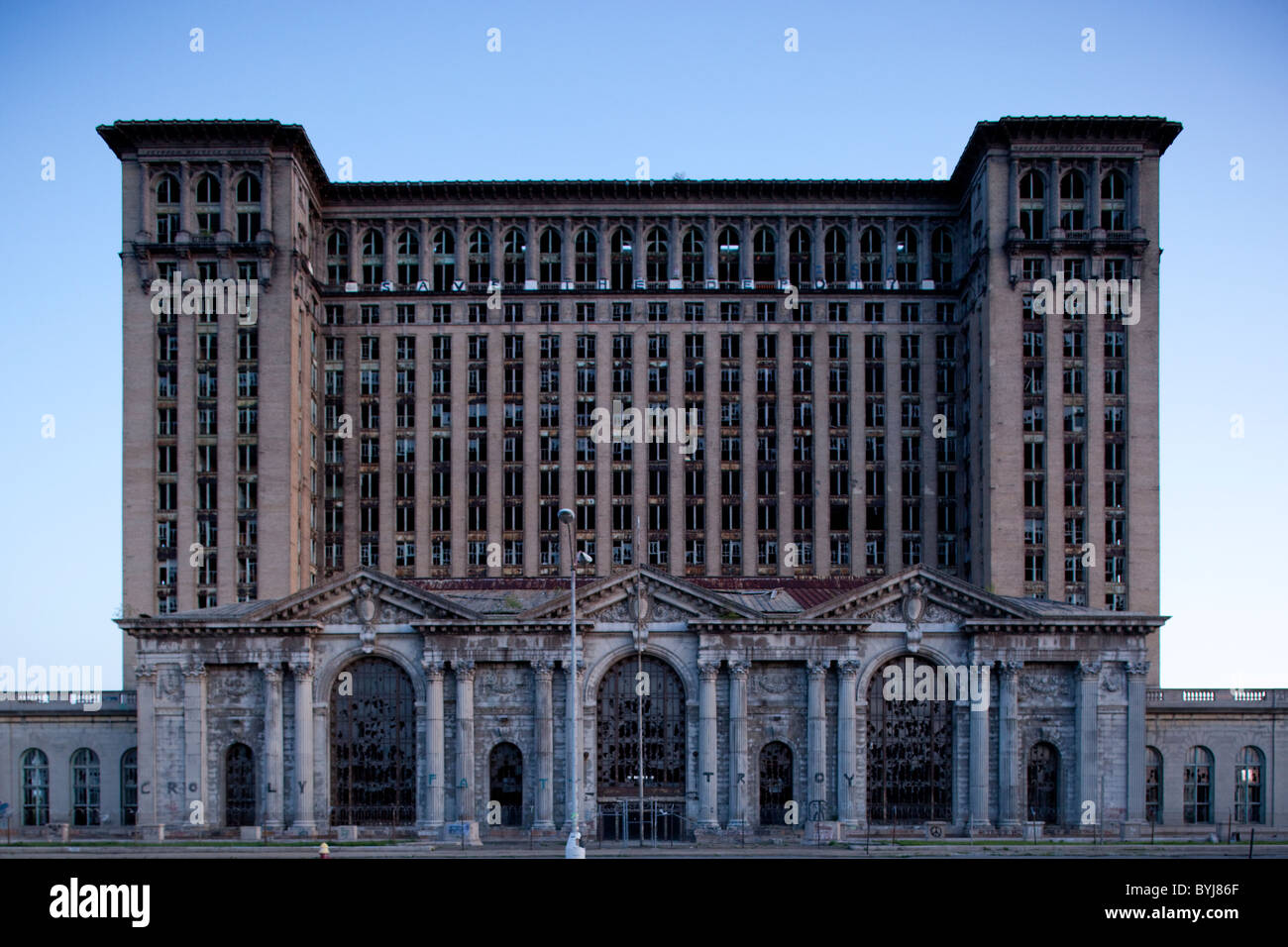 Michigan central station detroit hi-res stock photography and images ...