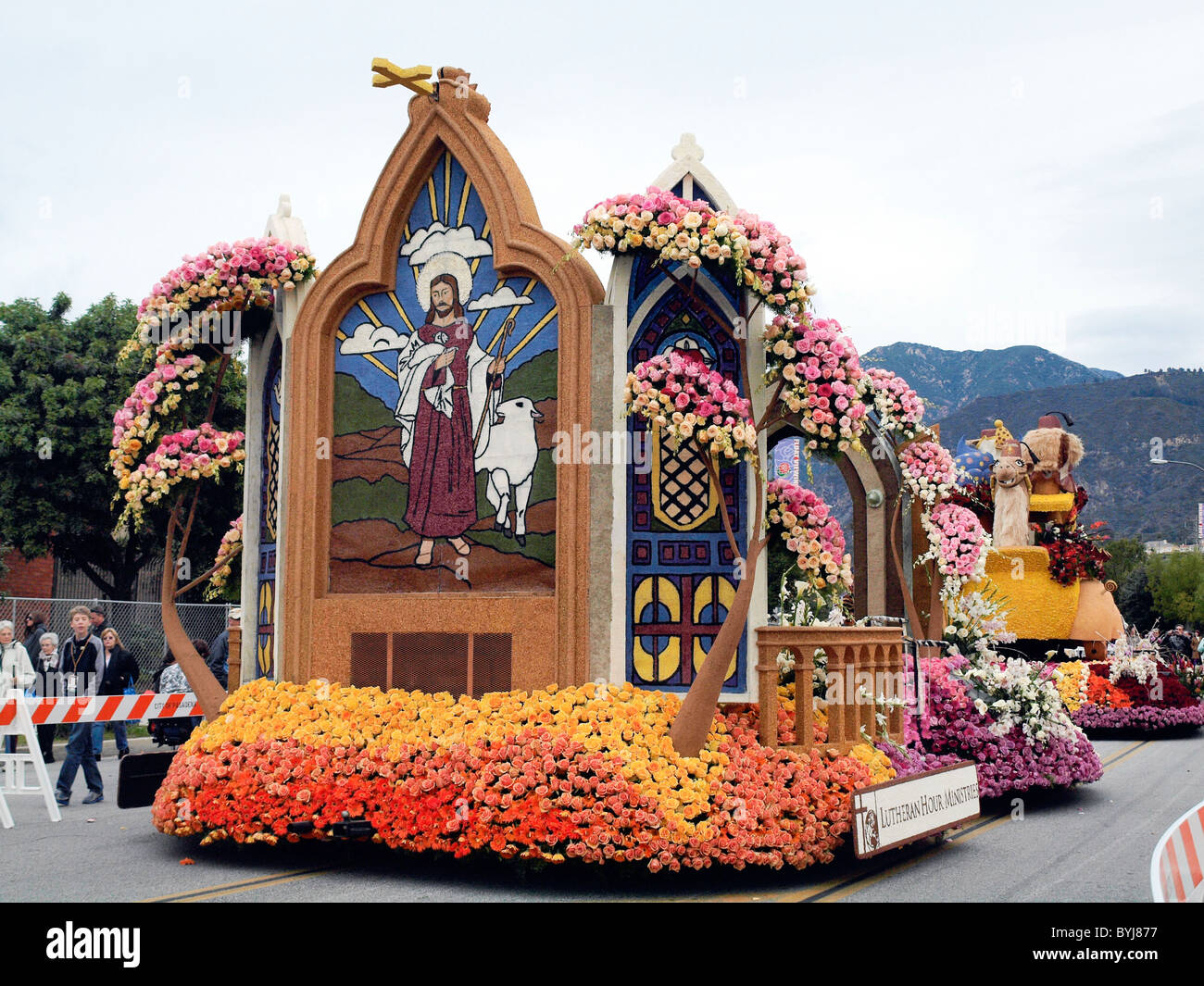 Parade float flowers pageant hi-res stock photography and images - Alamy