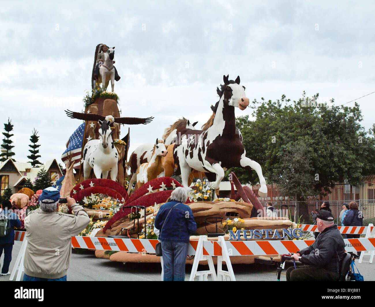 Parade float flowers pageant hi-res stock photography and images - Alamy