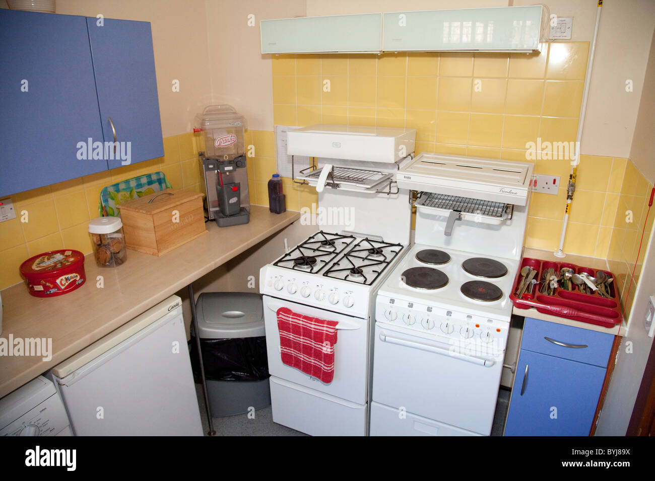A small modern kitchen England UK Stock Photo - Alamy