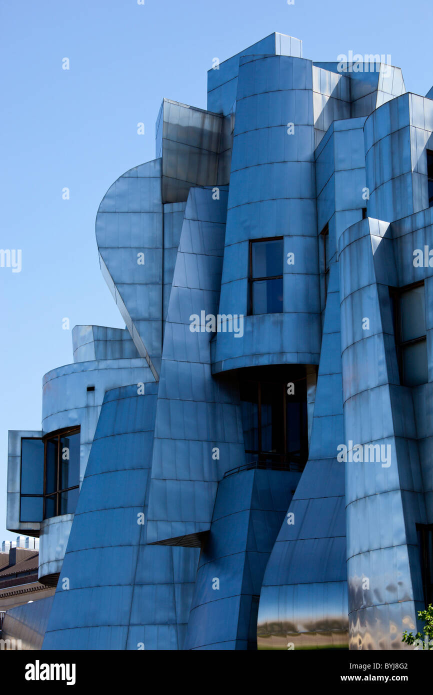 USA, Minnesota, Saint Paul, Weisman Art Museum building at University ...