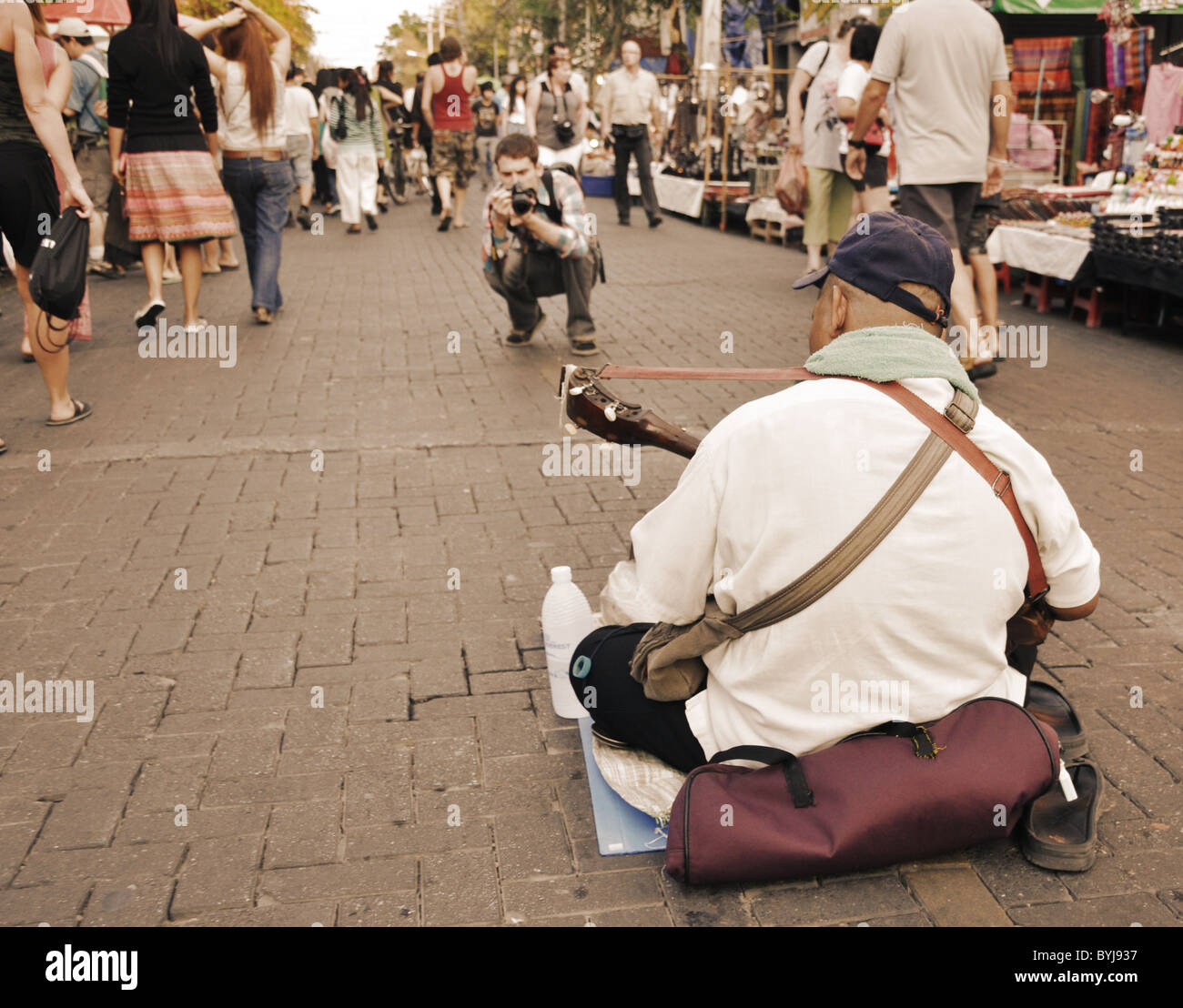 Asia busker hi-res stock photography and images - Alamy