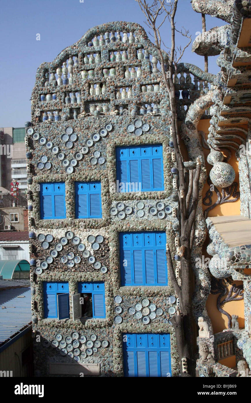 PORCELAIN HOUSE MADE IN CHINA This extravagant house is made from over ...