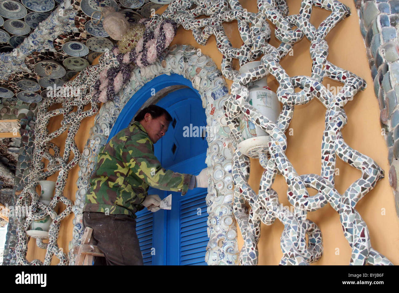 PORCELAIN HOUSE MADE IN CHINA This extravagant house is made from over ...