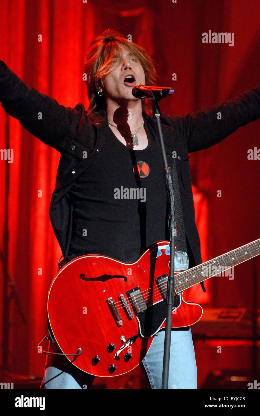 Johnny Rzeznik The Goo Goo Dolls performing live at the Wiltern LG ...