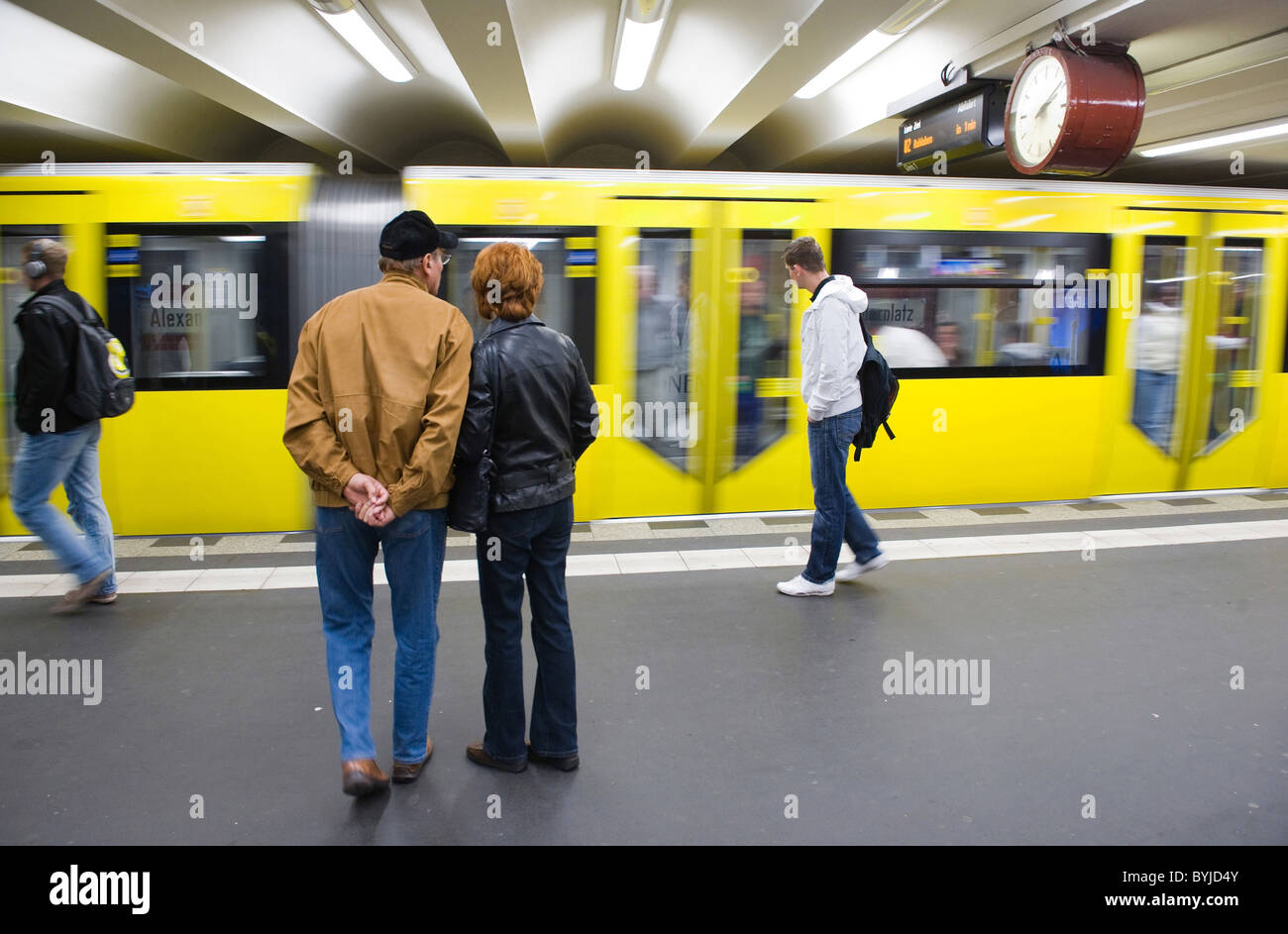 Berlin u bahn station interior hi-res stock photography and images - Alamy