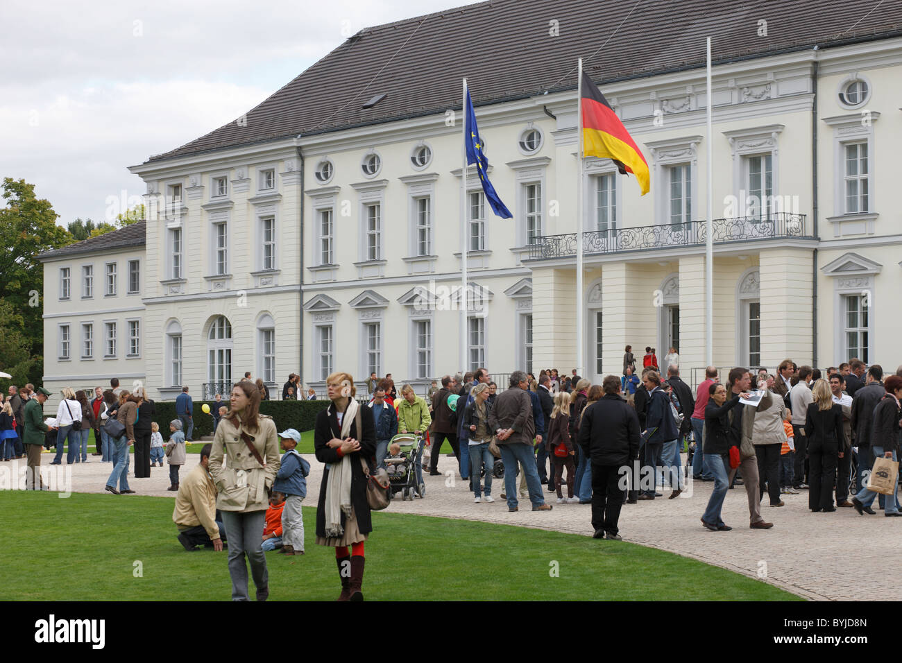 The Open Door Day in the Office of the Federal President and Schloss ...