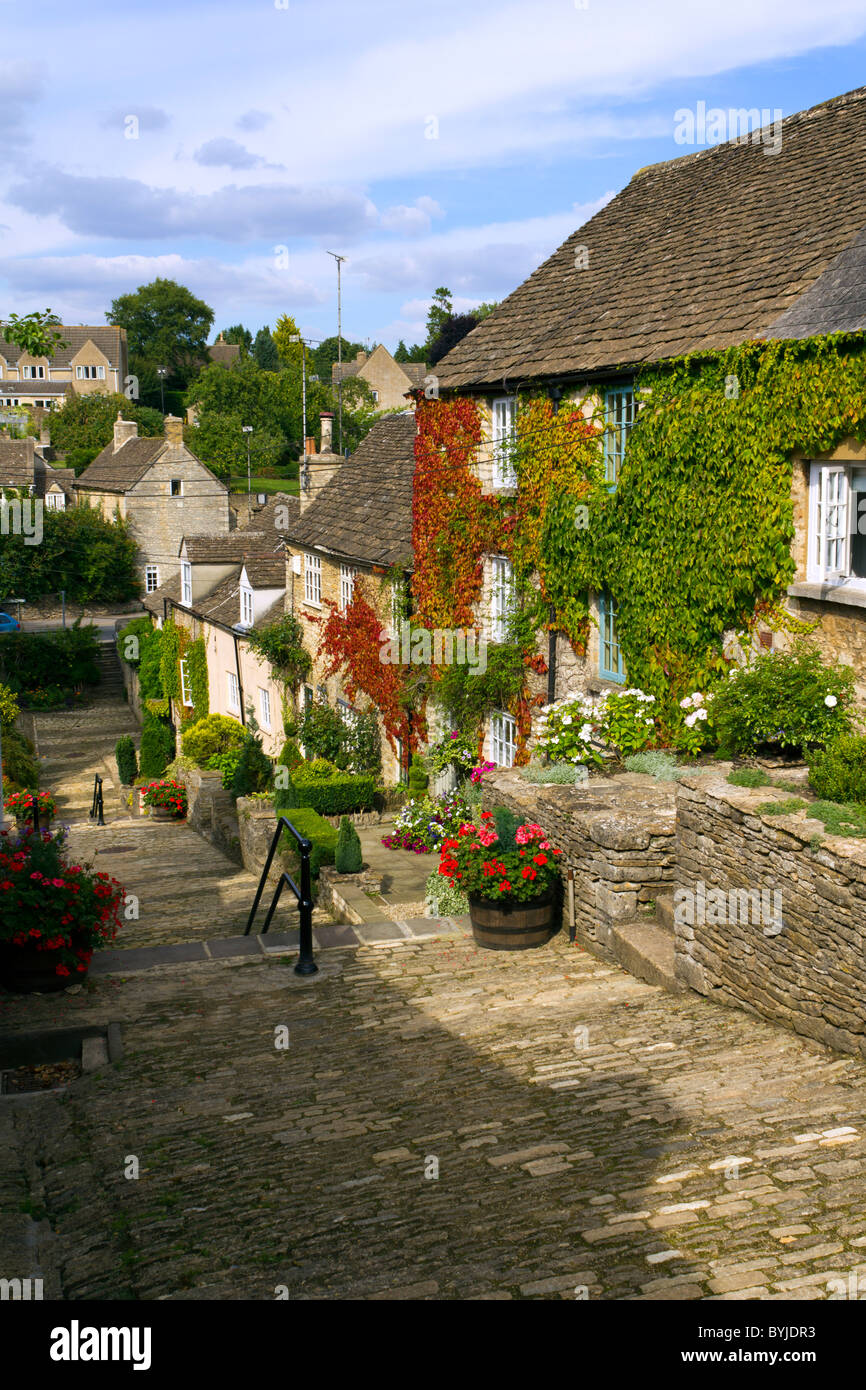 Summer colour and picturesque old cottages of The Chipping Steps ...