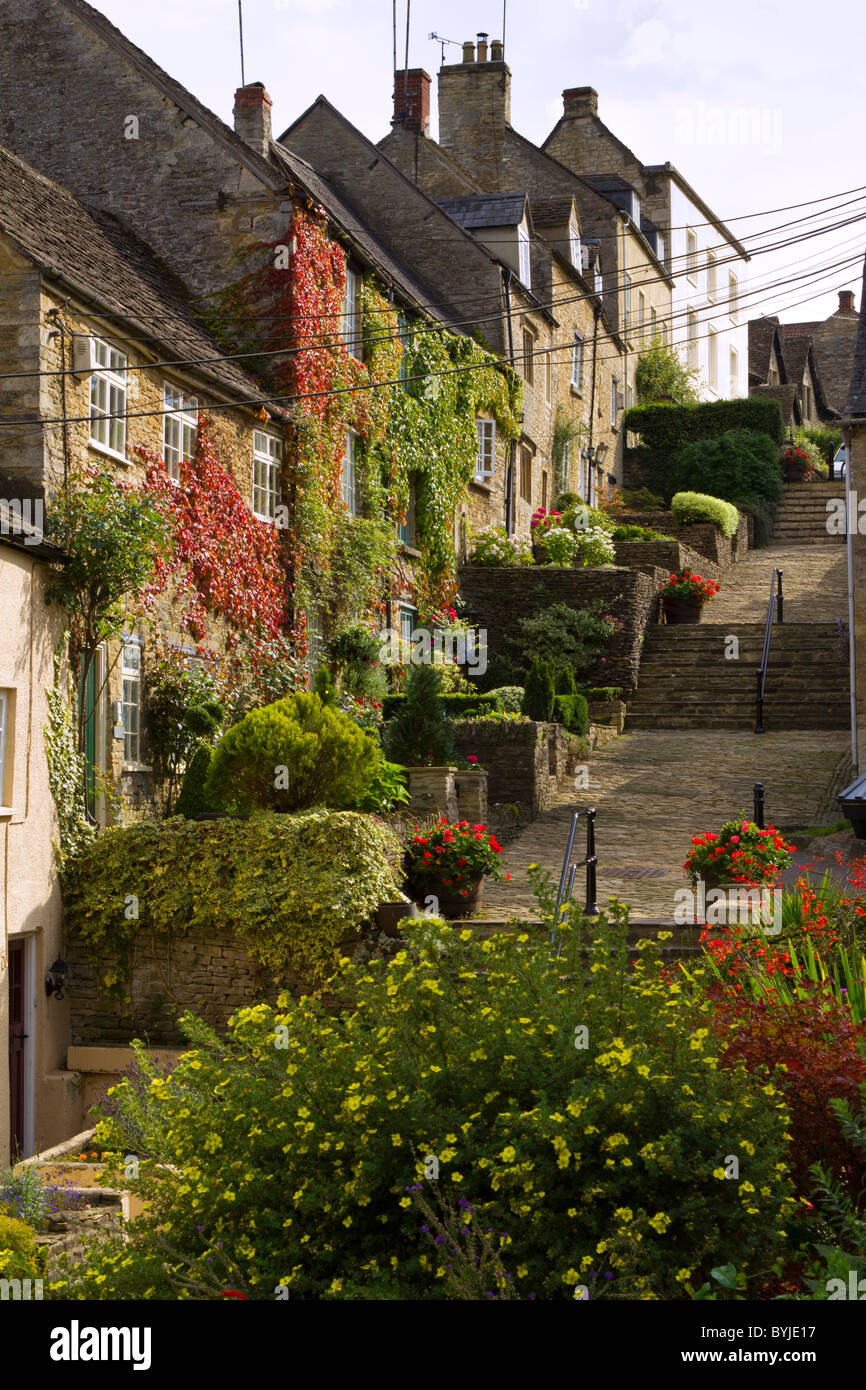 Summer colour and picturesque old cottages of The Chipping Steps ...