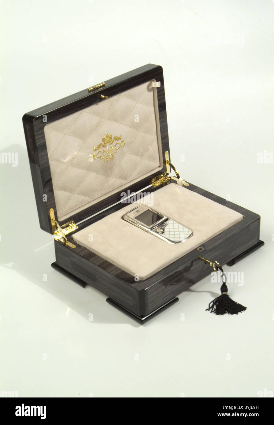 ISSE Monaco Phones - Nokia 8800 in Gold, Platinum and Diamonds The ...