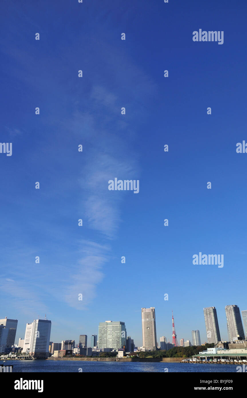 Tokyo skyline vertical hi-res stock photography and images - Alamy