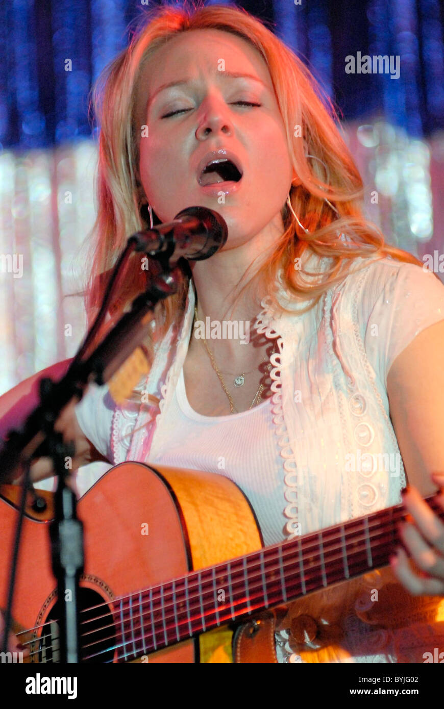 Jewel performing live with John Rich at Spaceland Silverlake ...