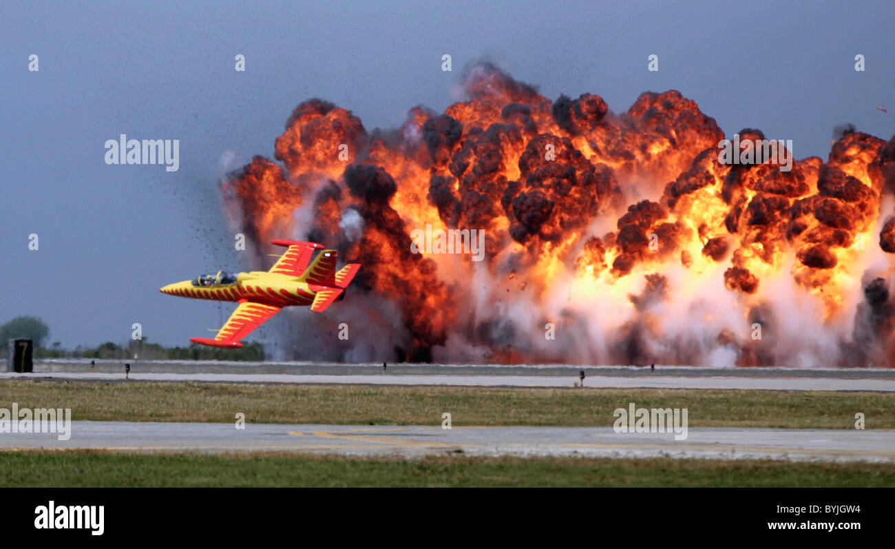 L39 Firecat Jet flying past the "Wall of Fire" piloted by Rich Perkins ...