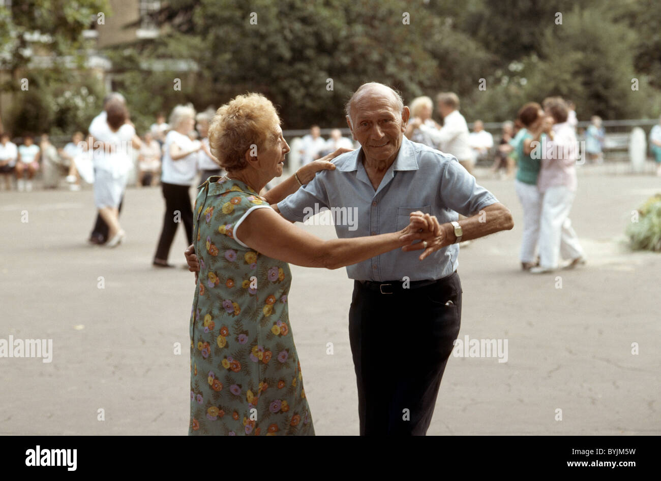 Old couple dancing at an outdoor tea dance in the park Stock Photo - Alamy