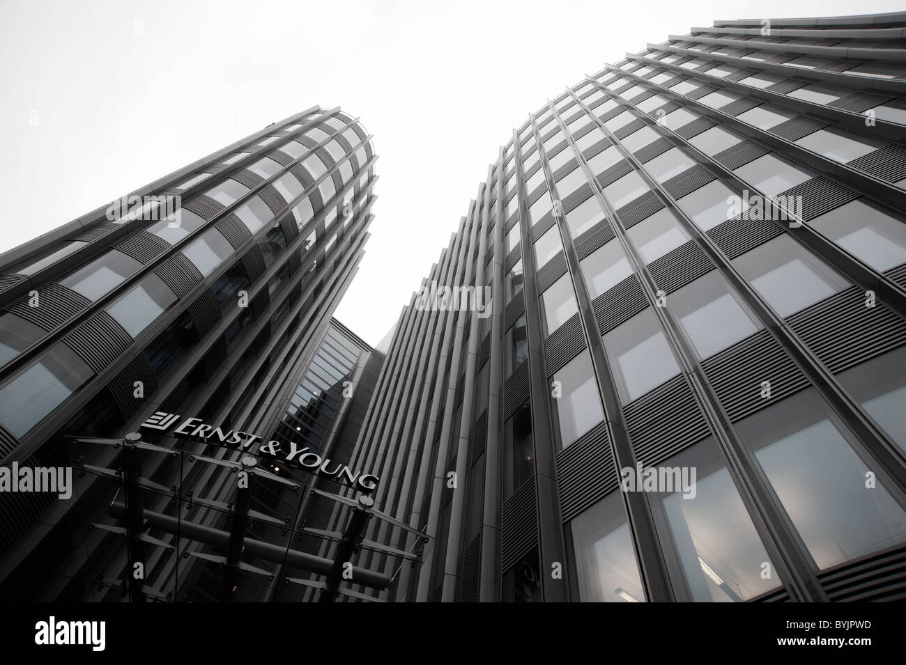Ernst & young building hi-res stock photography and images - Alamy