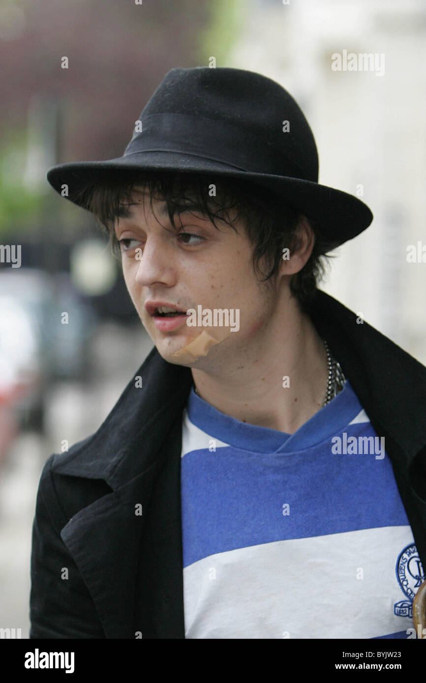 Cctv laptop showing security hi-res stock photography and images - Alamy