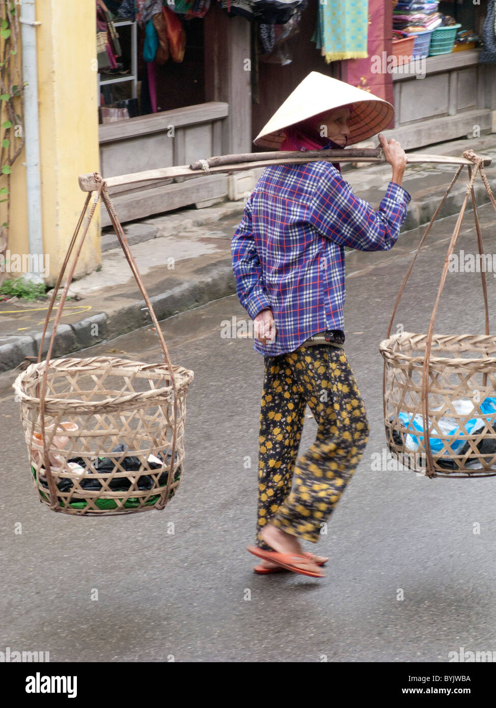 VIETNAM. WOMAN CARRYING FOOD IN THE STREETS OF HUE Stock Photo - Alamy