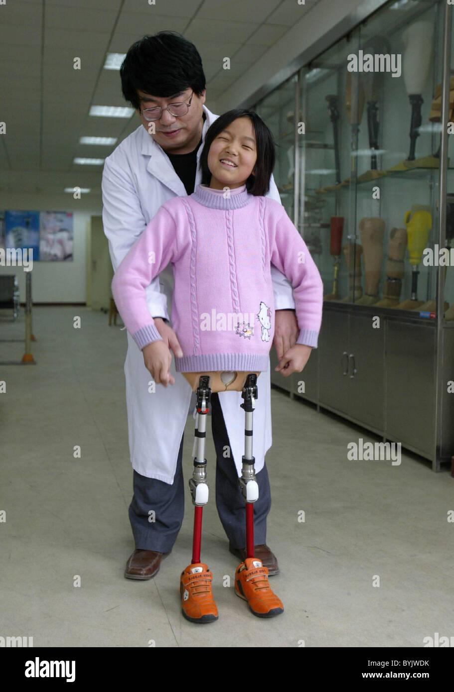 BASKETBALL GIRL This brave little girl Qian Hongyan is living life to ...