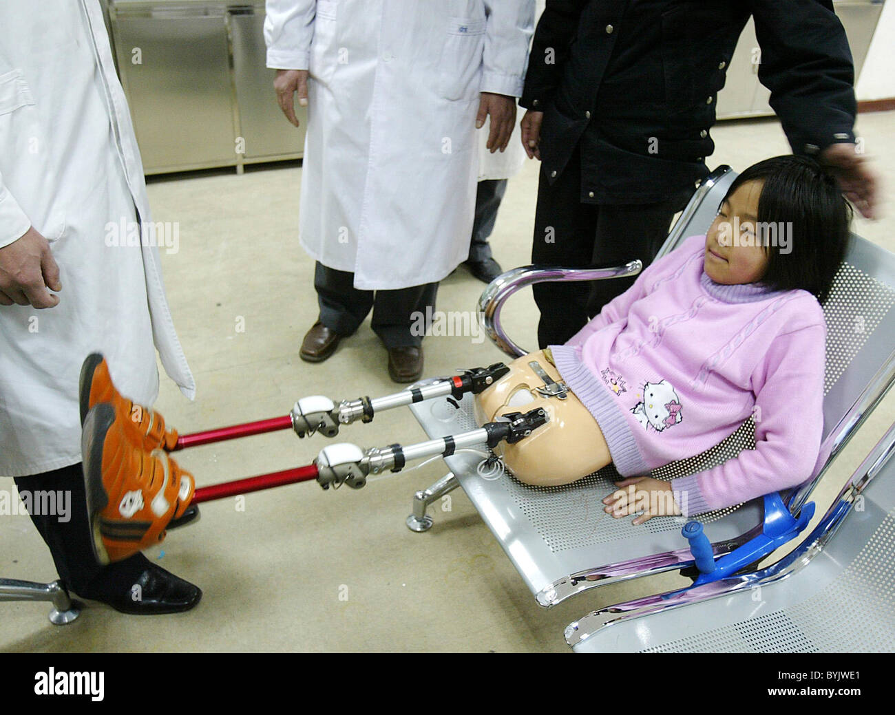 BASKETBALL GIRL This brave little girl Qian Hongyan is living life to ...