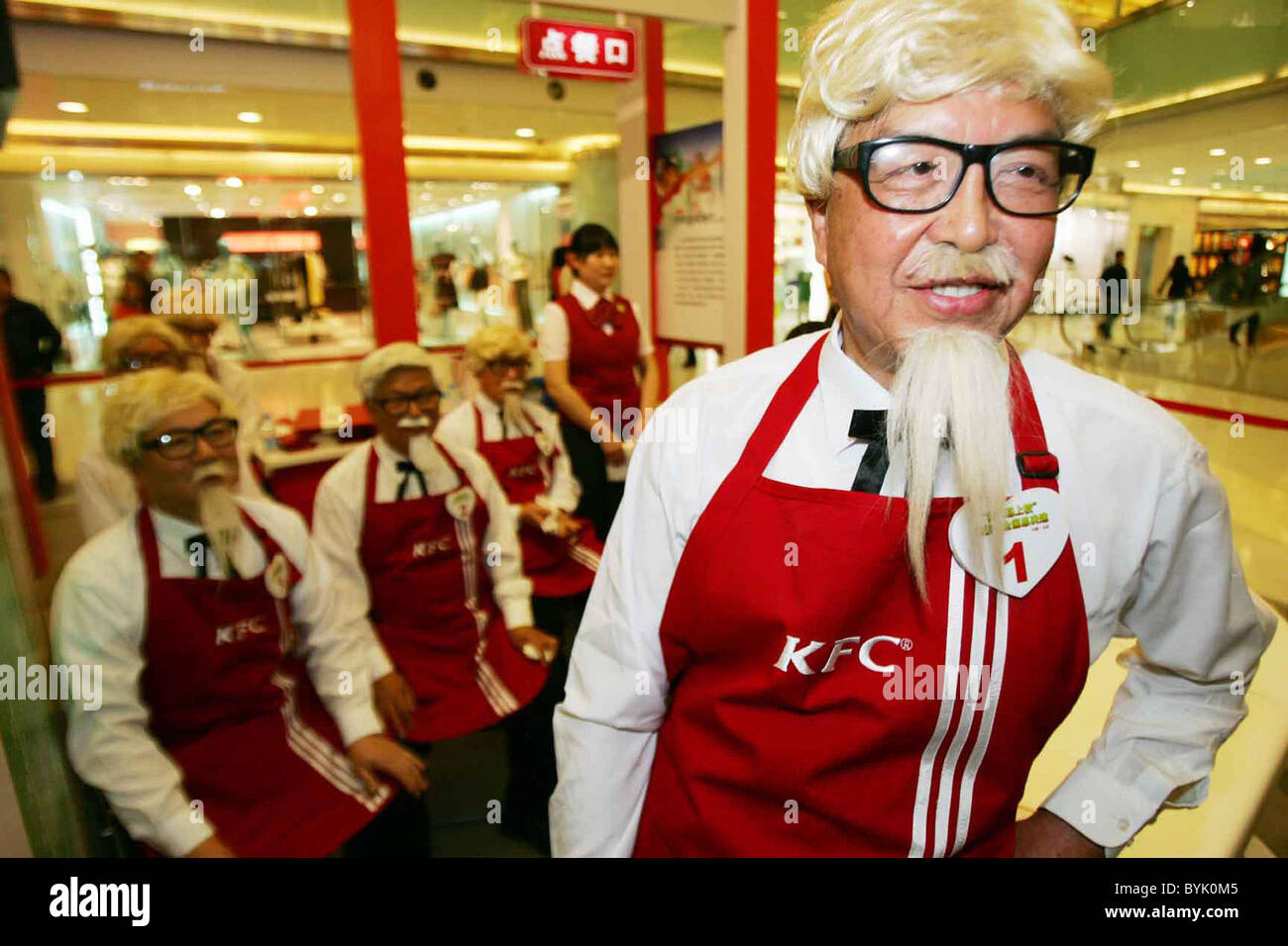 The finalists of a lookalike contest to imitate KFC founder Harland ...