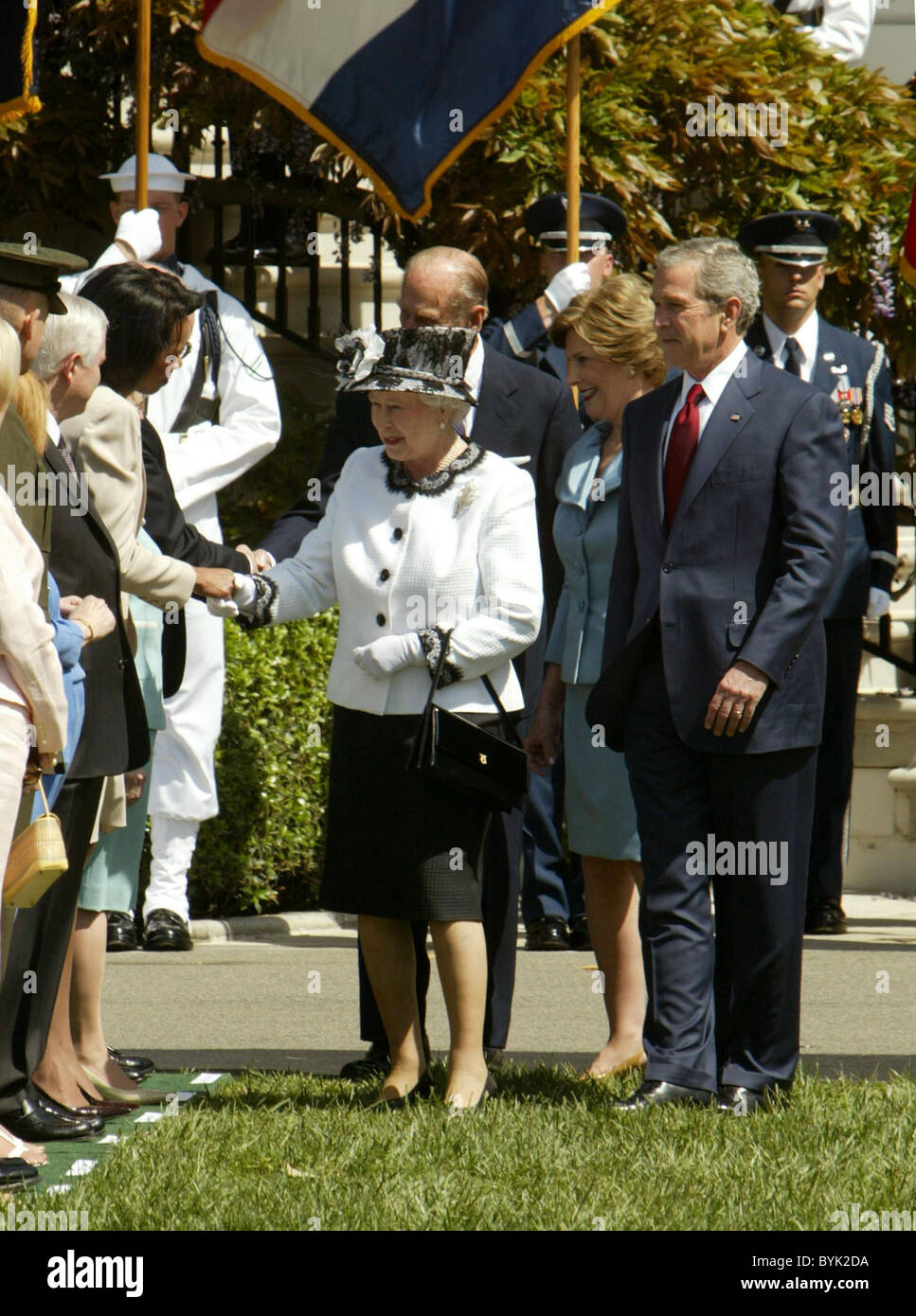President George W. Bush and Queen Elizabeth HRH Queen Elizabeth ...