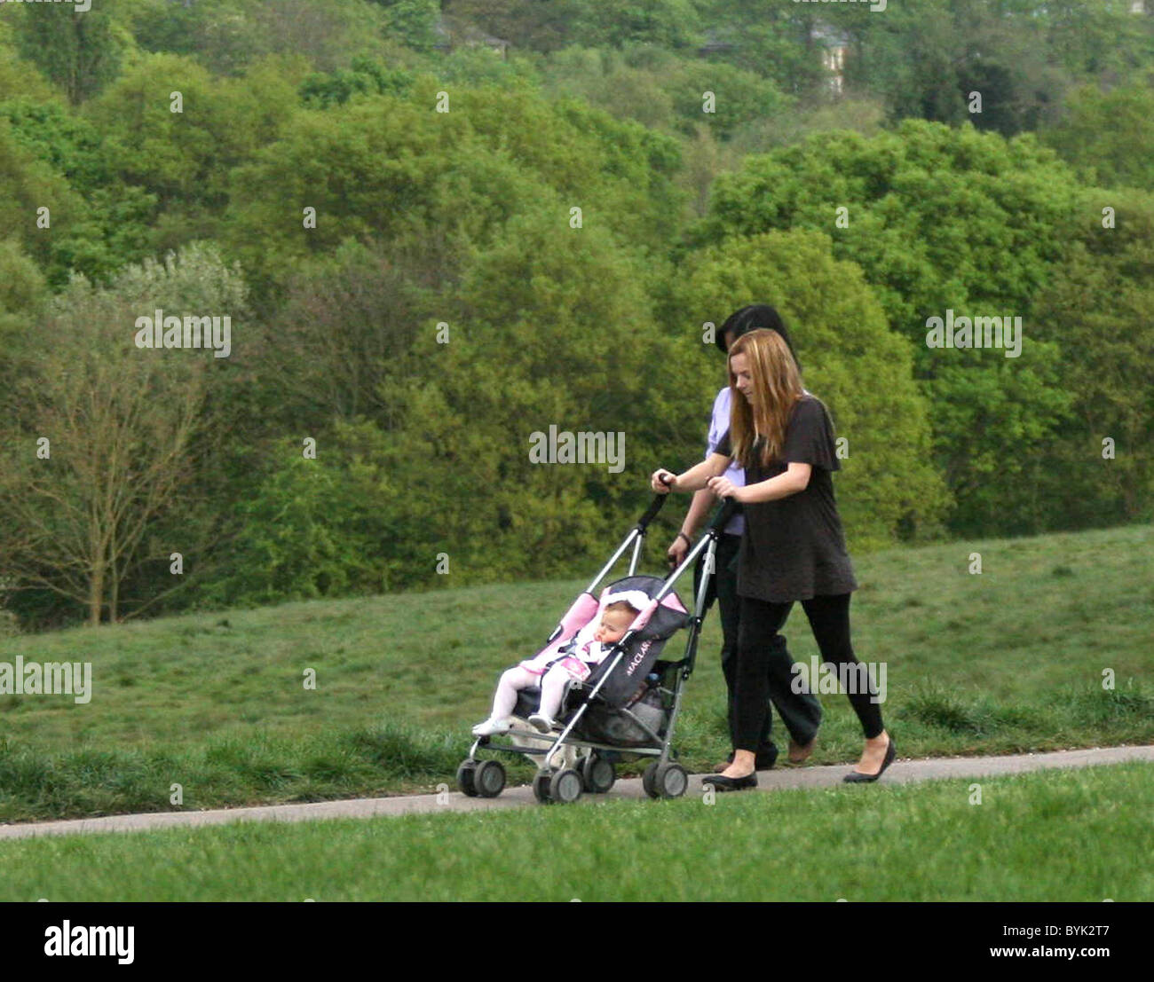 HALLIWELL'S NANNY ANXIETY Anxious mum Geri Halliwell appears to be ...