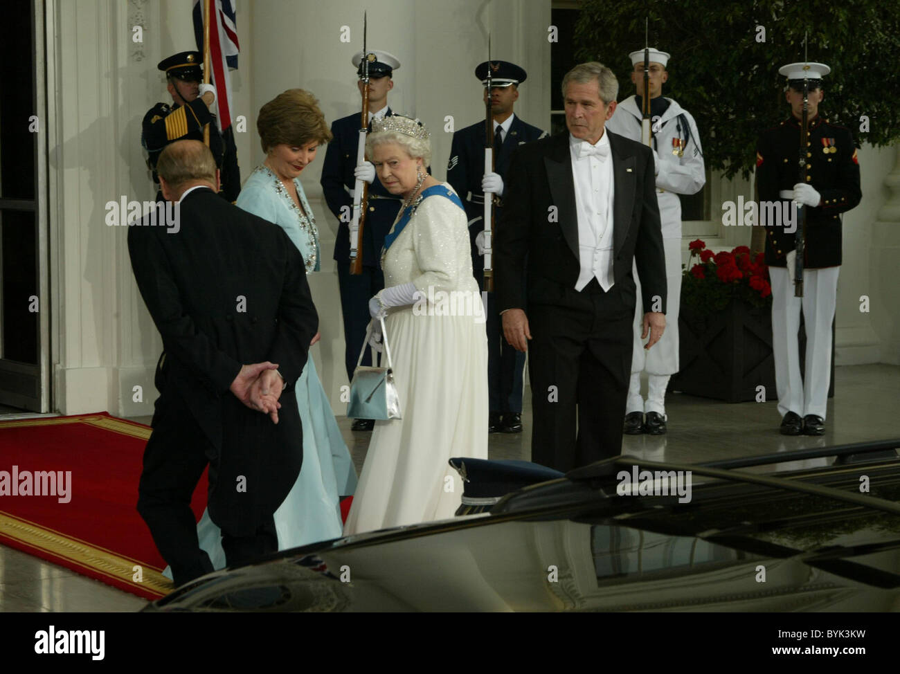 Queen Elizabeth II and George W. Bush at the North Portico of the White ...