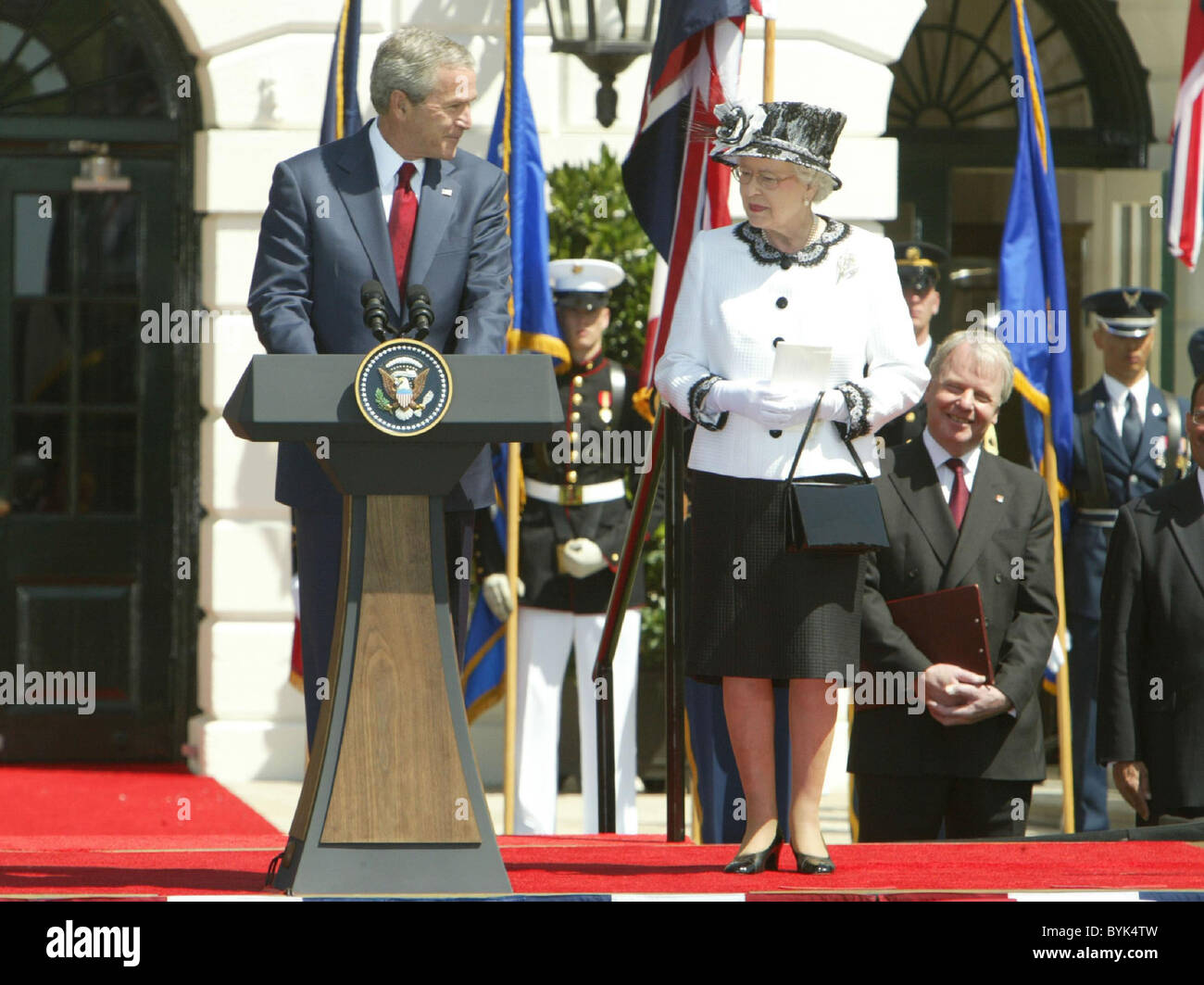 President George Bush and HRH Queen Elizabeth II at the White House on ...
