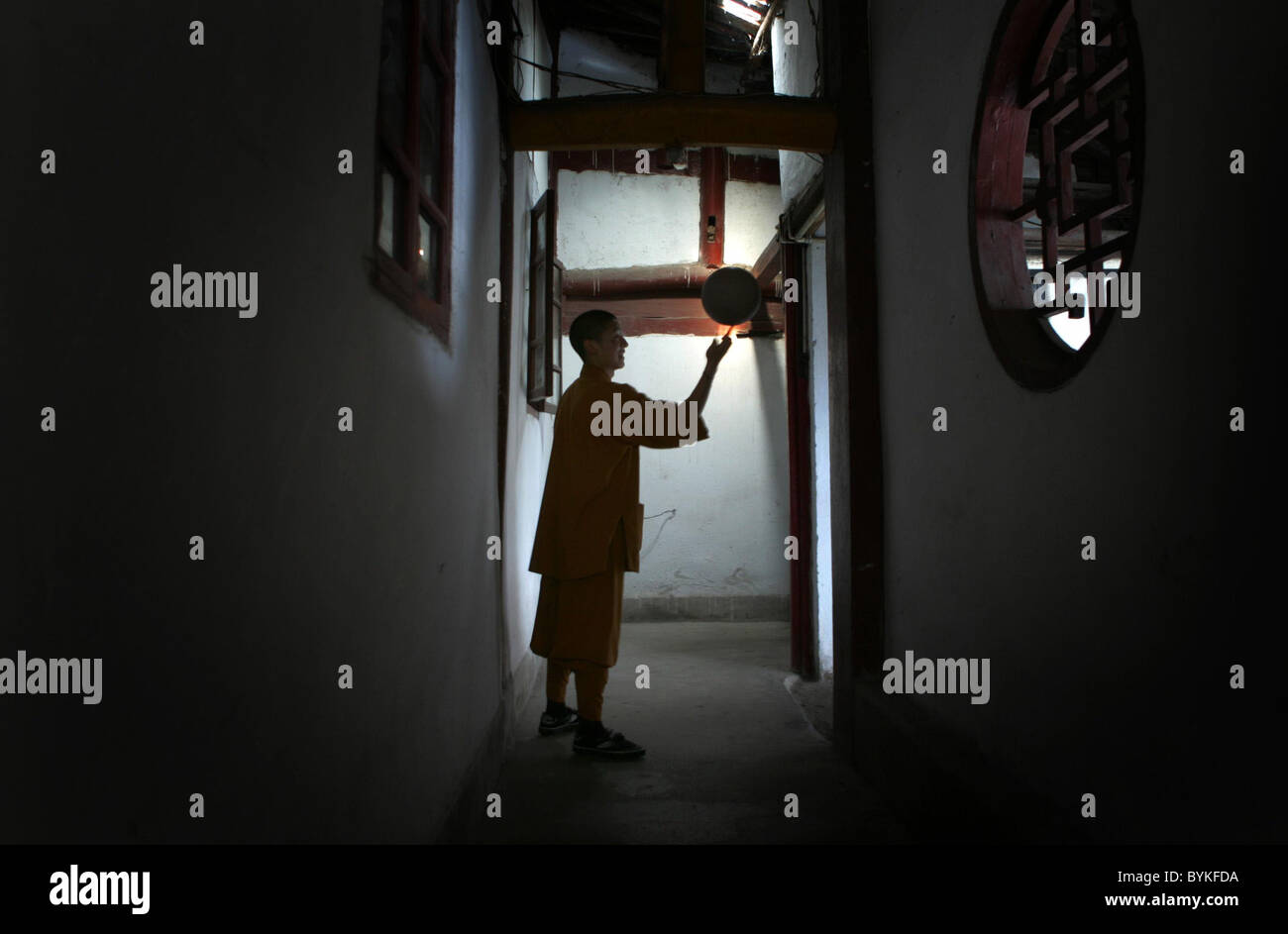 MONK MAGIC SHOWS ENGLAND FOOTBALL TEAM TRUE PATH TO GLORY Has Steve ...